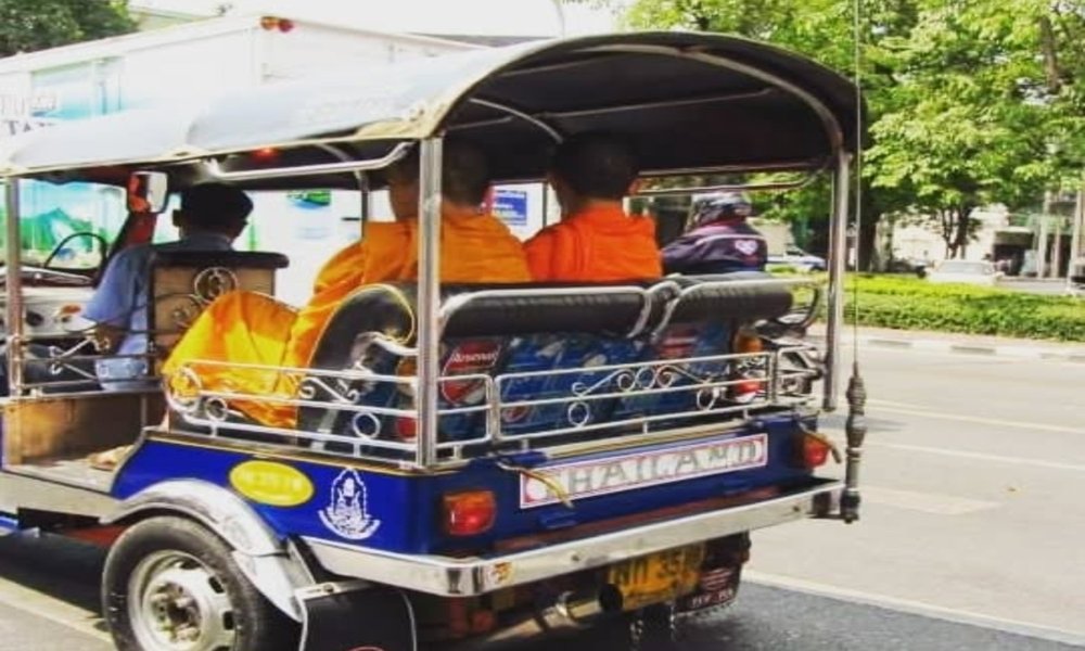 Tuk-tuk en Thaïlande : tout ce que tu dois savoir avant de monter à bord