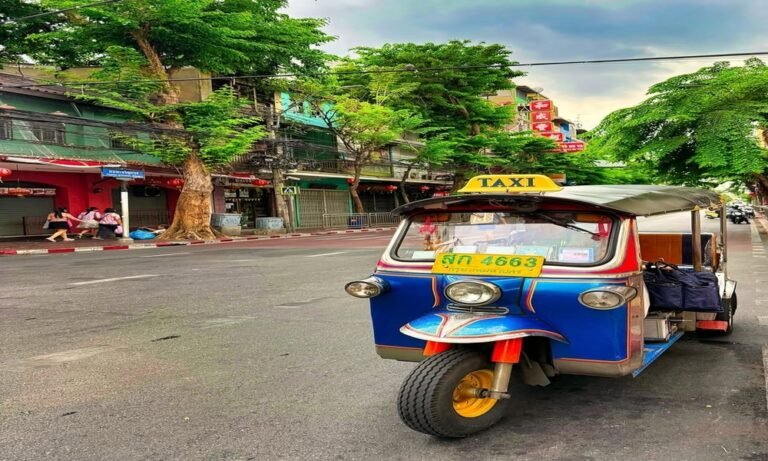 Tuk-tuk en Thaïlande : tout ce que tu dois savoir avant de monter à bord